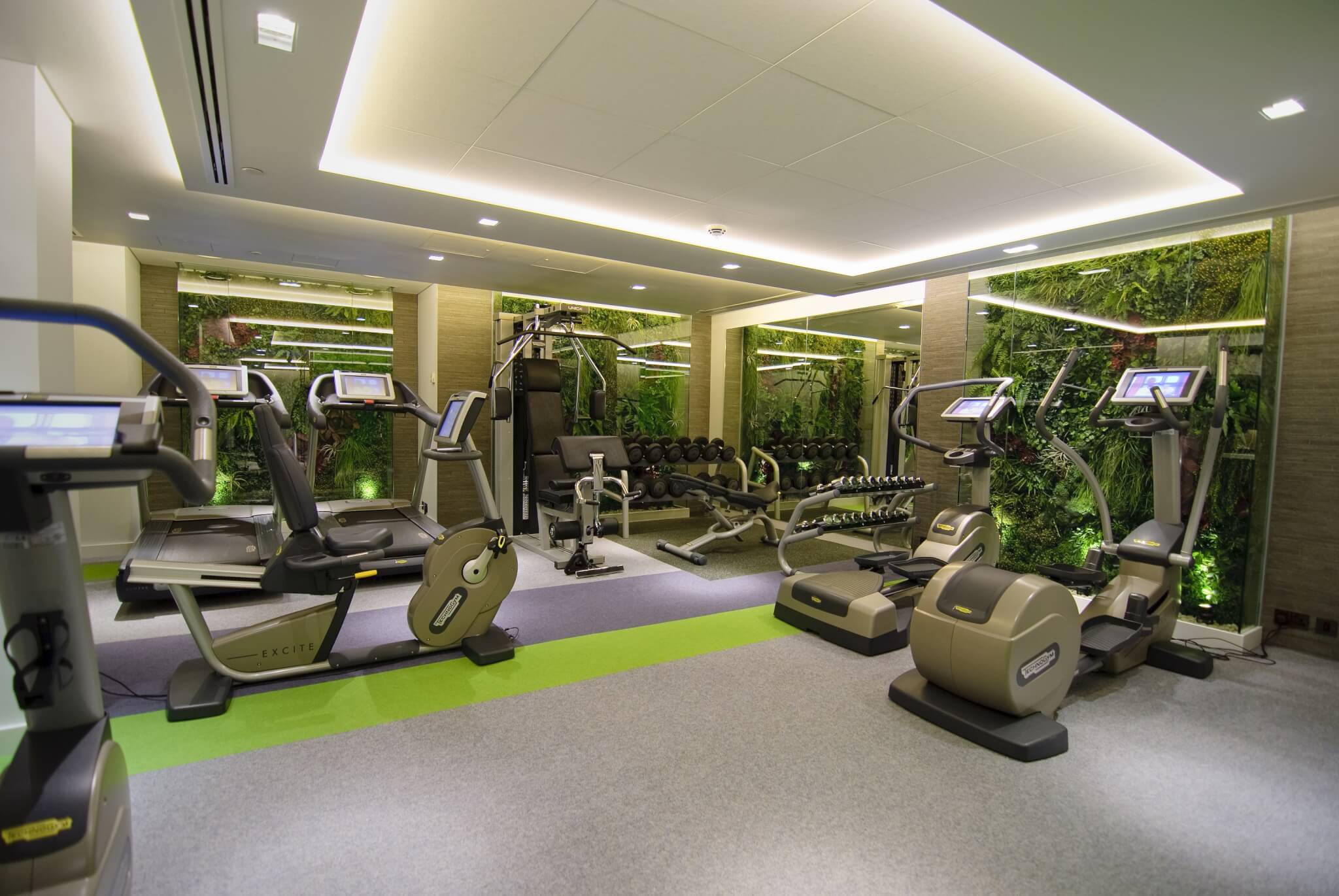 So FIT, Sofitel, St James